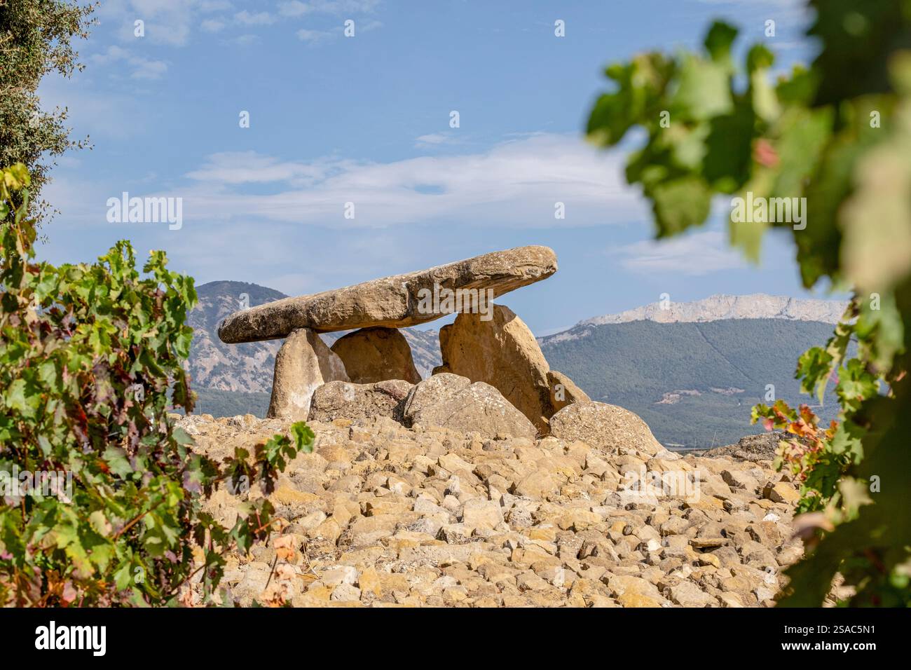 dolmen Witchcraft" chabola de la hechicera", neolithic, Elvillar, Alava ...