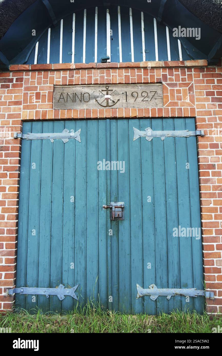 Green gates hi-res stock photography and images - Alamy