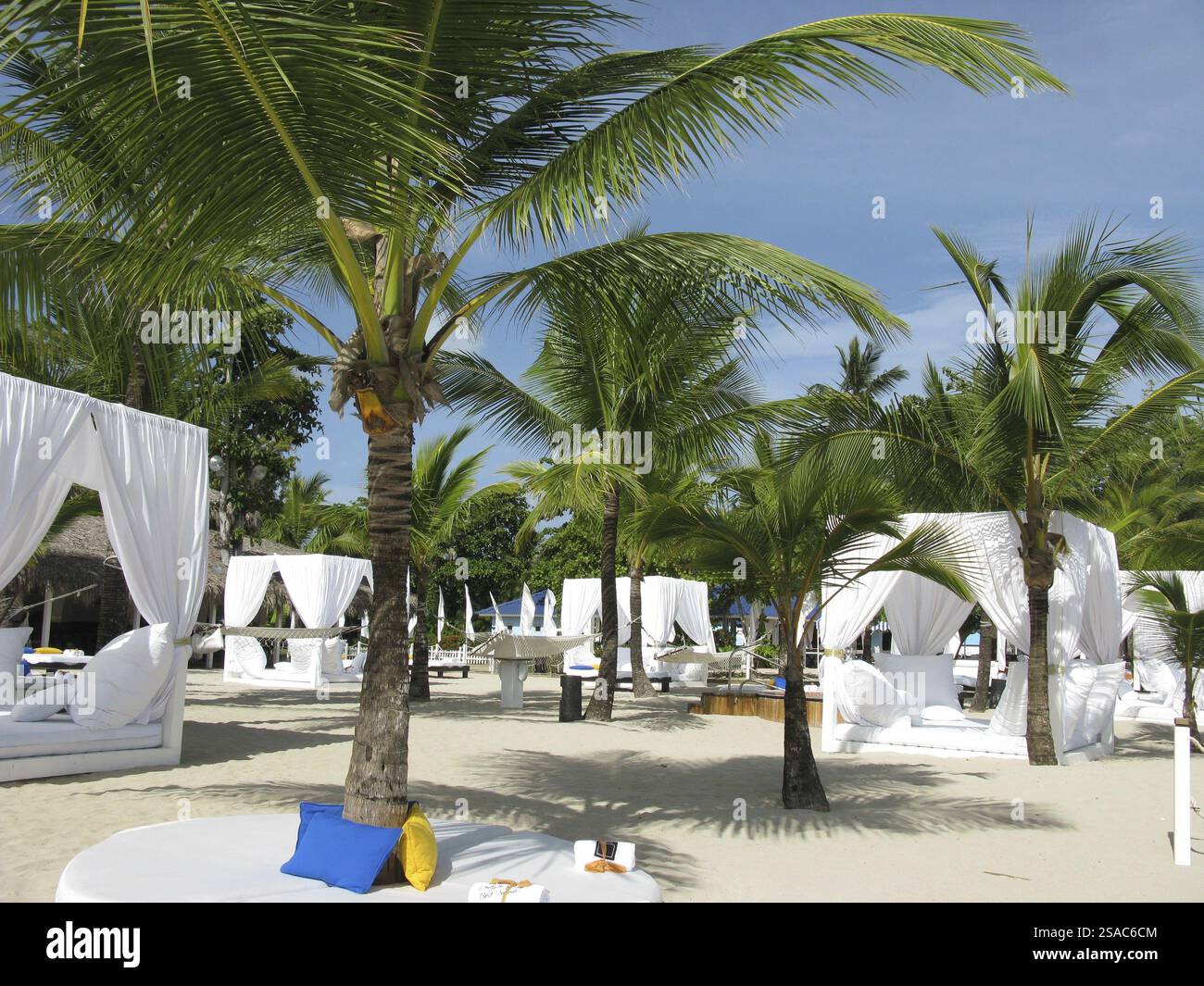 The guests guest hi-res stock photography and images - Alamy