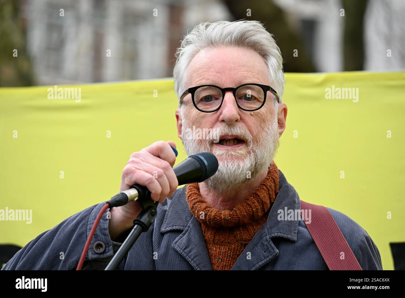 London, UK. Billy Bragg, singer songwriter and activist, sang protest ...