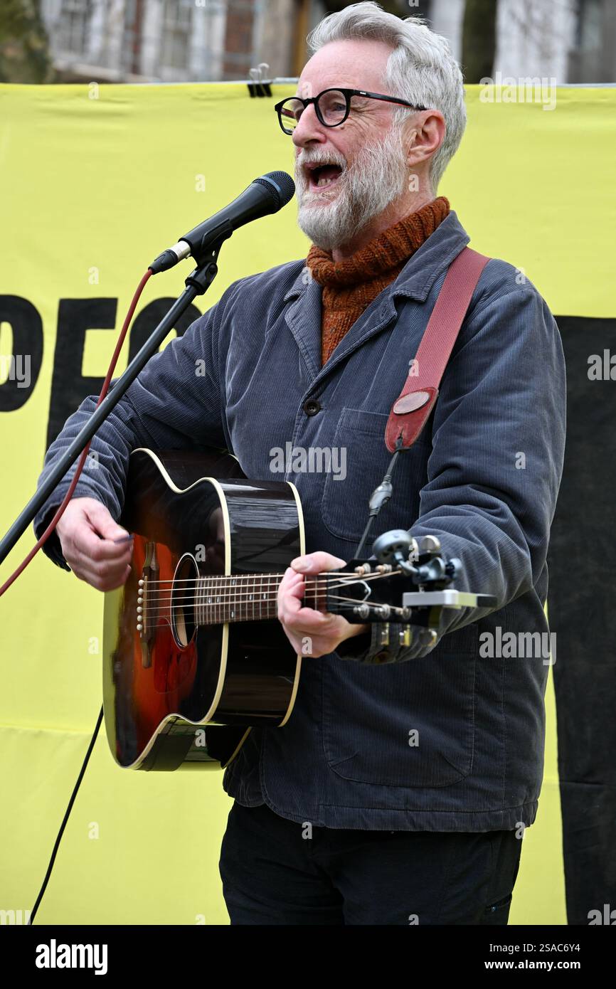 London, UK. Billy Bragg, singer songwriter and activist, sang protest ...