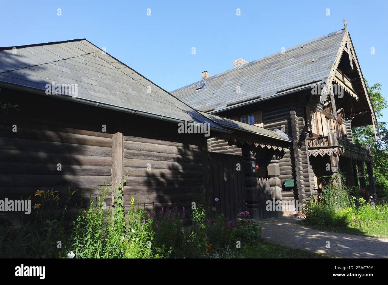 View typical russian house hi-res stock photography and images - Alamy