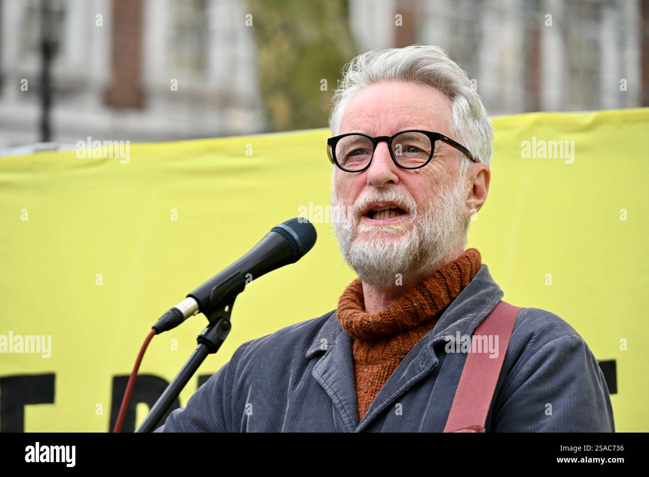 London, UK. Billy Bragg, singer songwriter and activist, sang protest ...