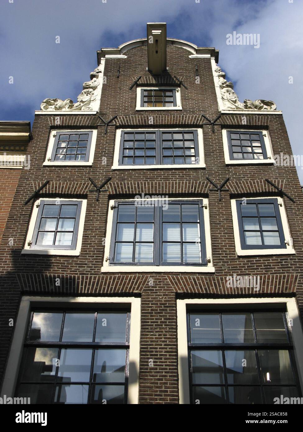 Amsterdam, house in the historic city centre Stock Photo - Alamy