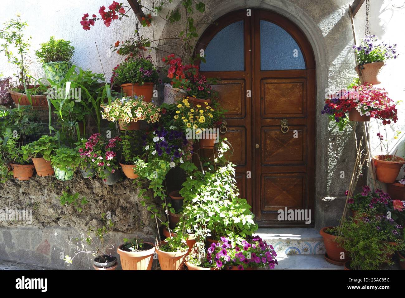 Mediterranean house entrance Stock Photo - Alamy