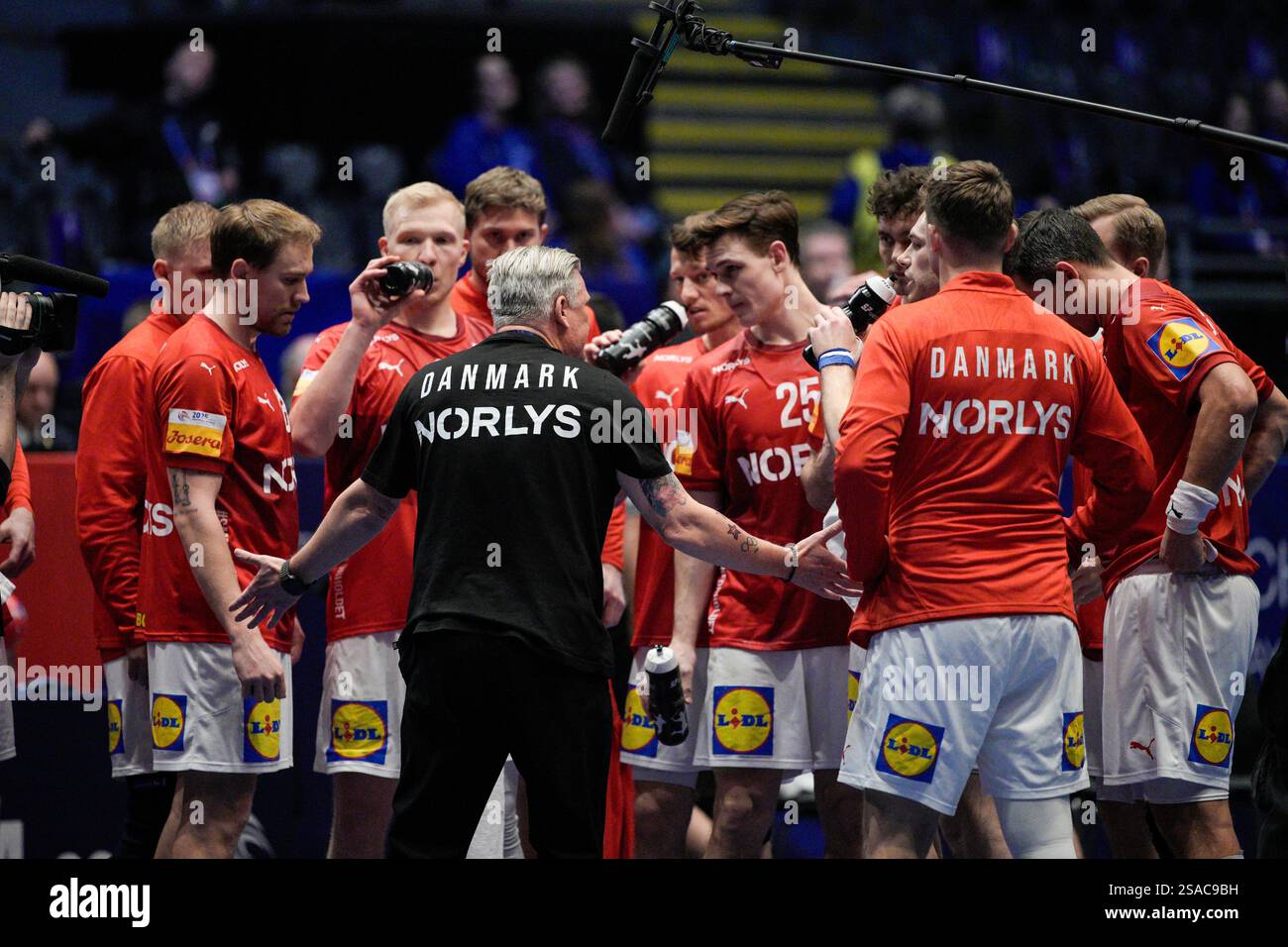 Fornebu 20250129. Denmark's coach Nikolaj Jacobsen talks to the Danish ...