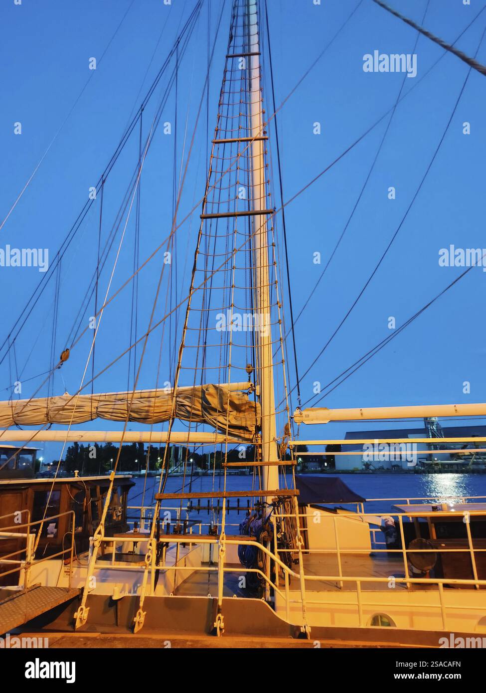 Mast and rigging at night Stock Photo - Alamy