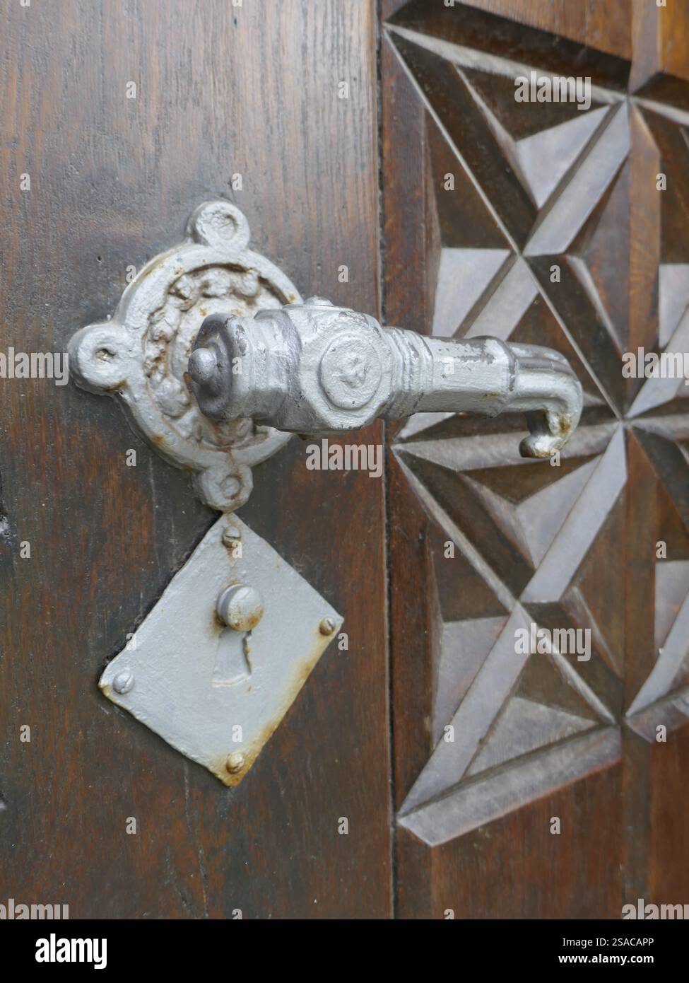Old door handle Stock Photo - Alamy