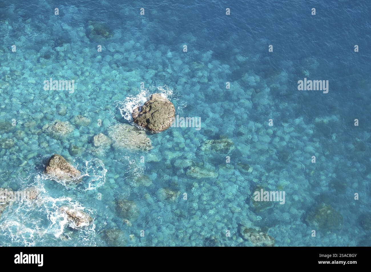 Top view crystal clear ocean hi-res stock photography and images - Alamy