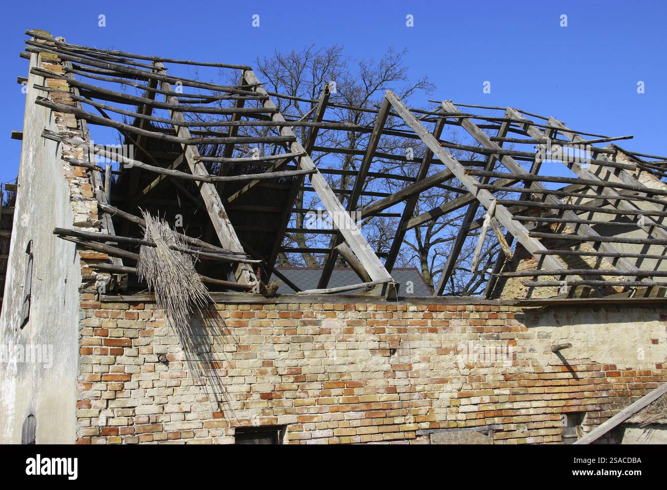 Thatched architecture hi-res stock photography and images - Alamy