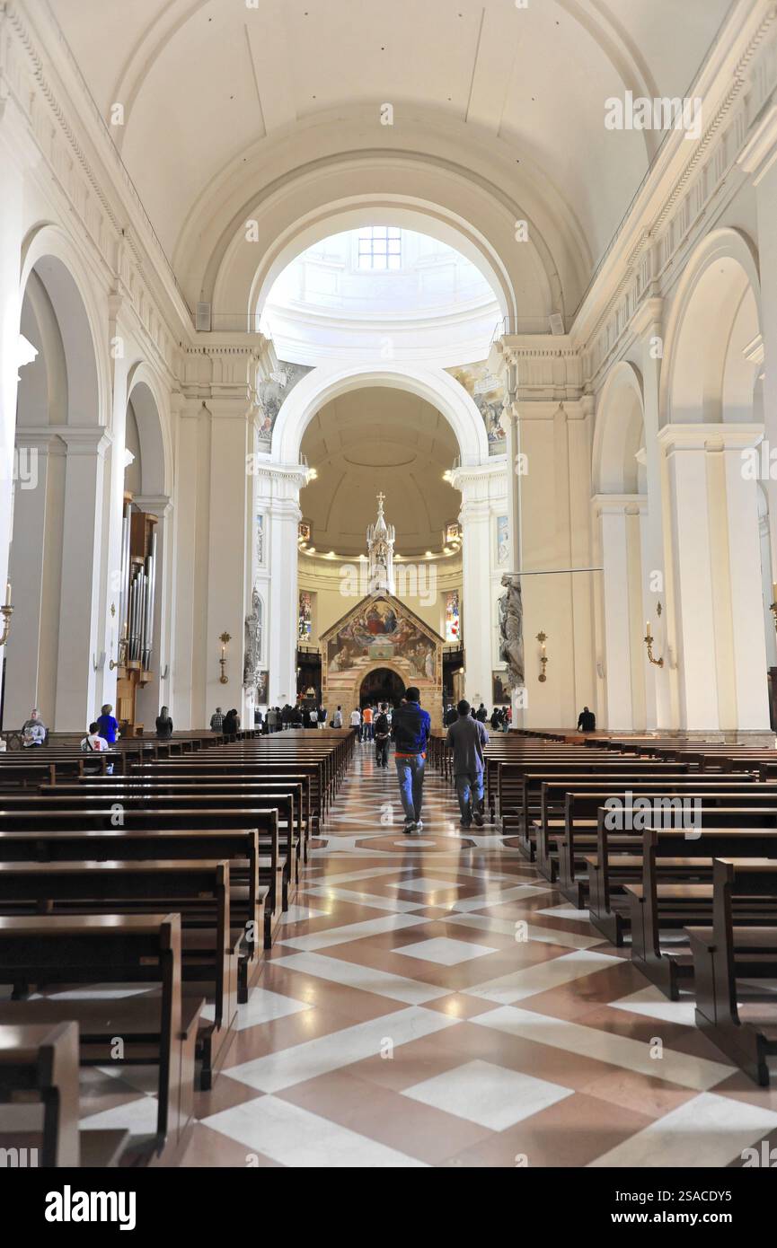 Basilica Santa Maria degli Angeli, Assisi, Umbria, Italy, Long nave ...