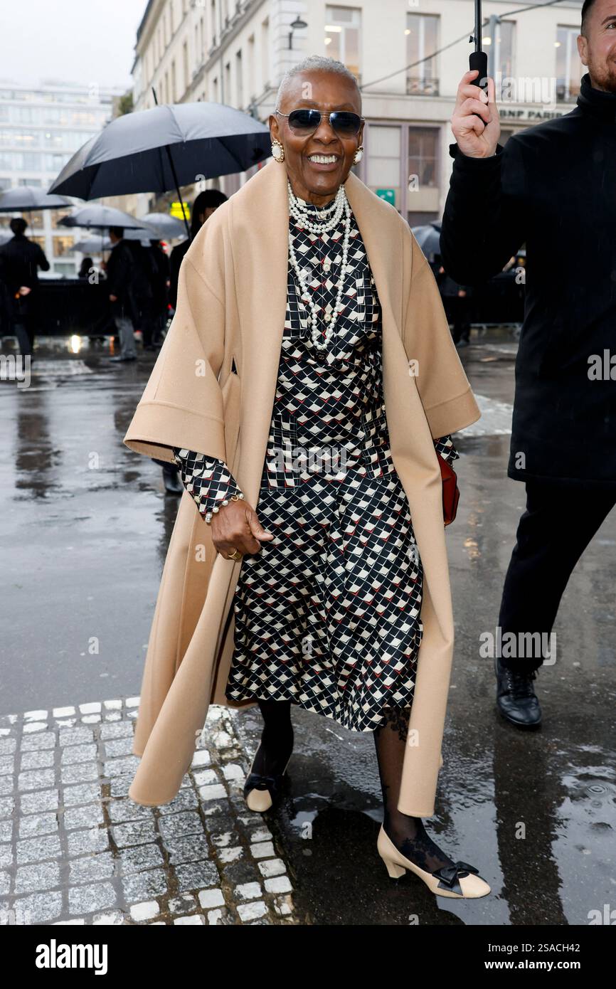 Bethann Hardison arrives to Valentino fashion show during the Haute ...