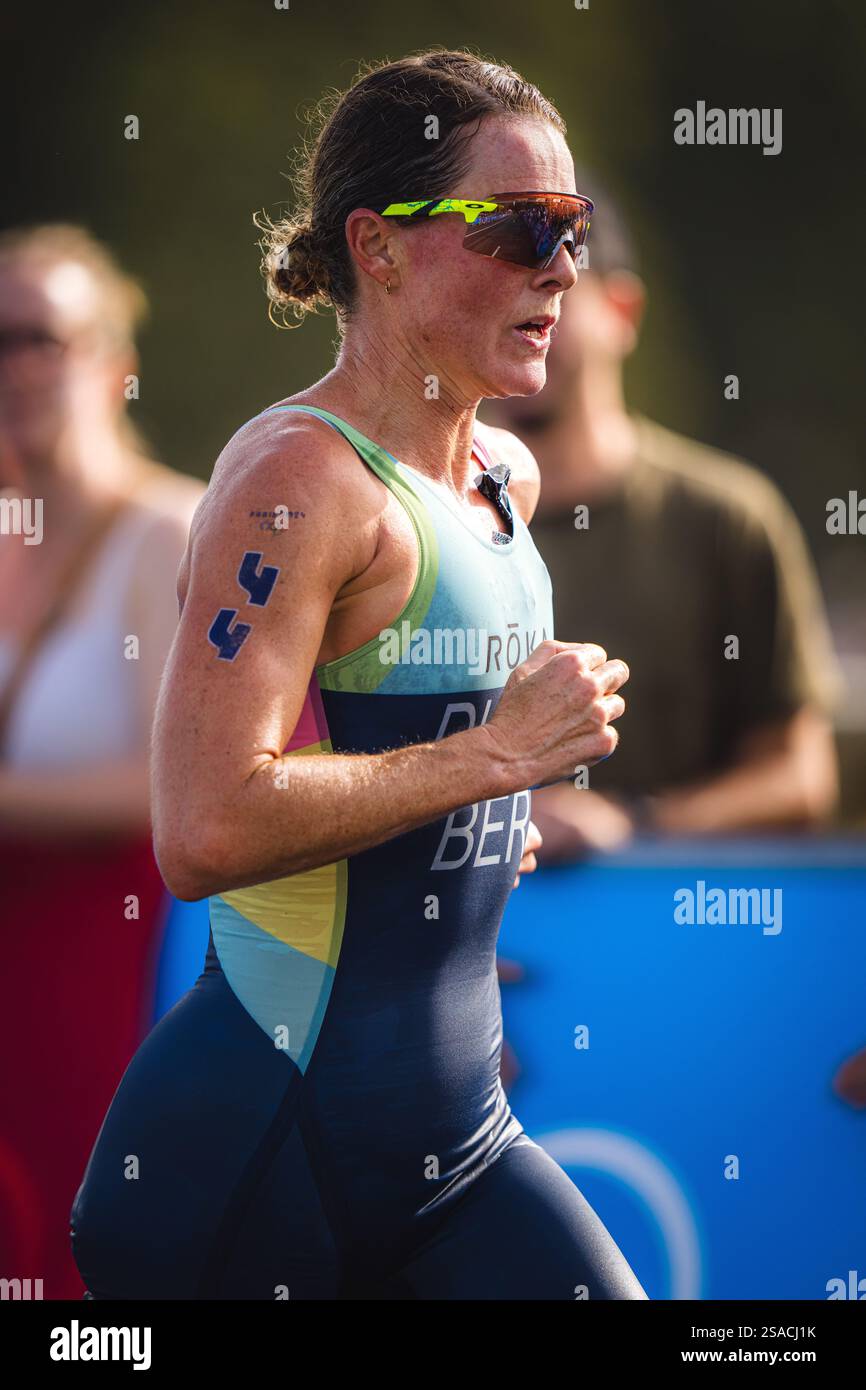 Flora Duffy participating in the triathlon at the Paris 2024 Olympic ...