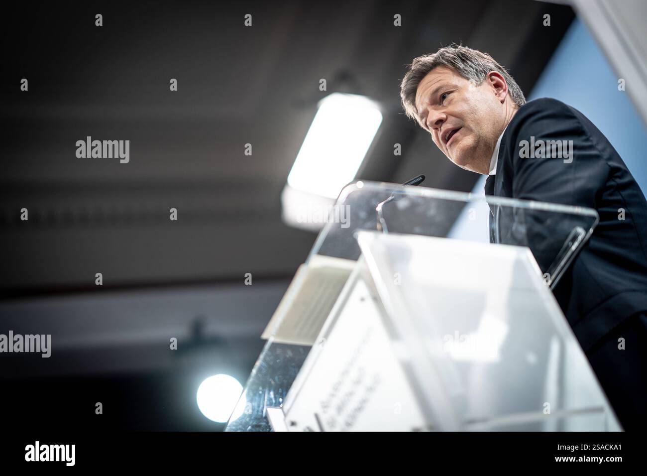 Vorstellung Jahreswirtschaftsbericht 2025 durch Robert Habeck ...