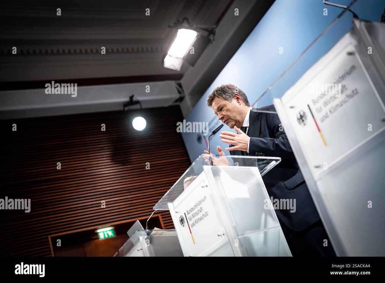 Vorstellung Jahreswirtschaftsbericht 2025 durch Robert Habeck ...