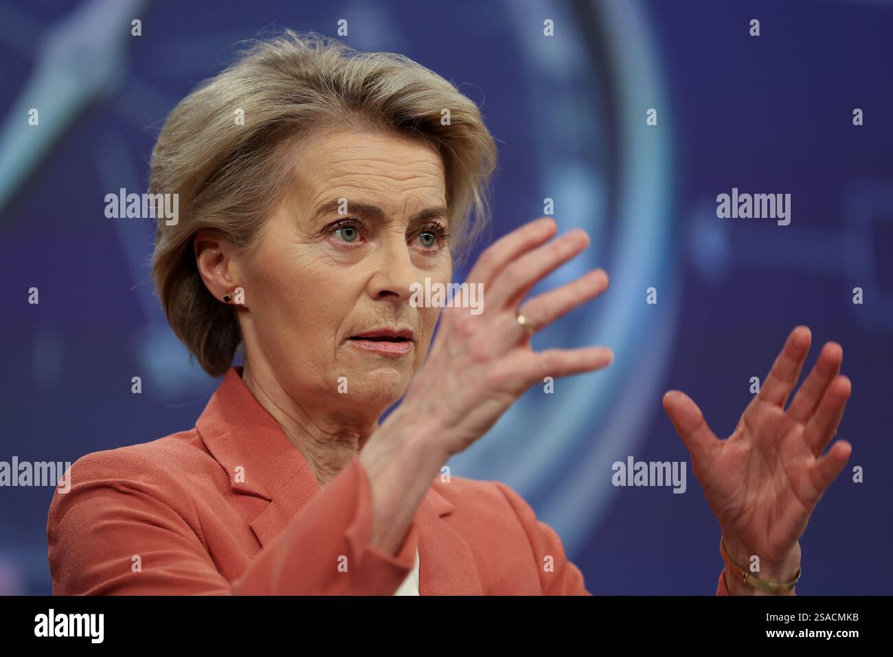 Press conference by European Commission President Ursula von der LEYEN ...