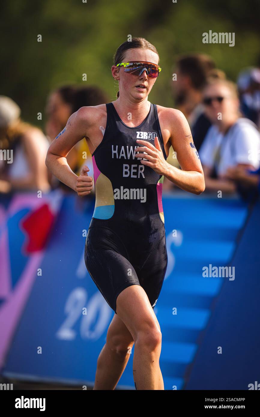 Erica Hawley participating in the triathlon at the Paris 2024 Olympic ...