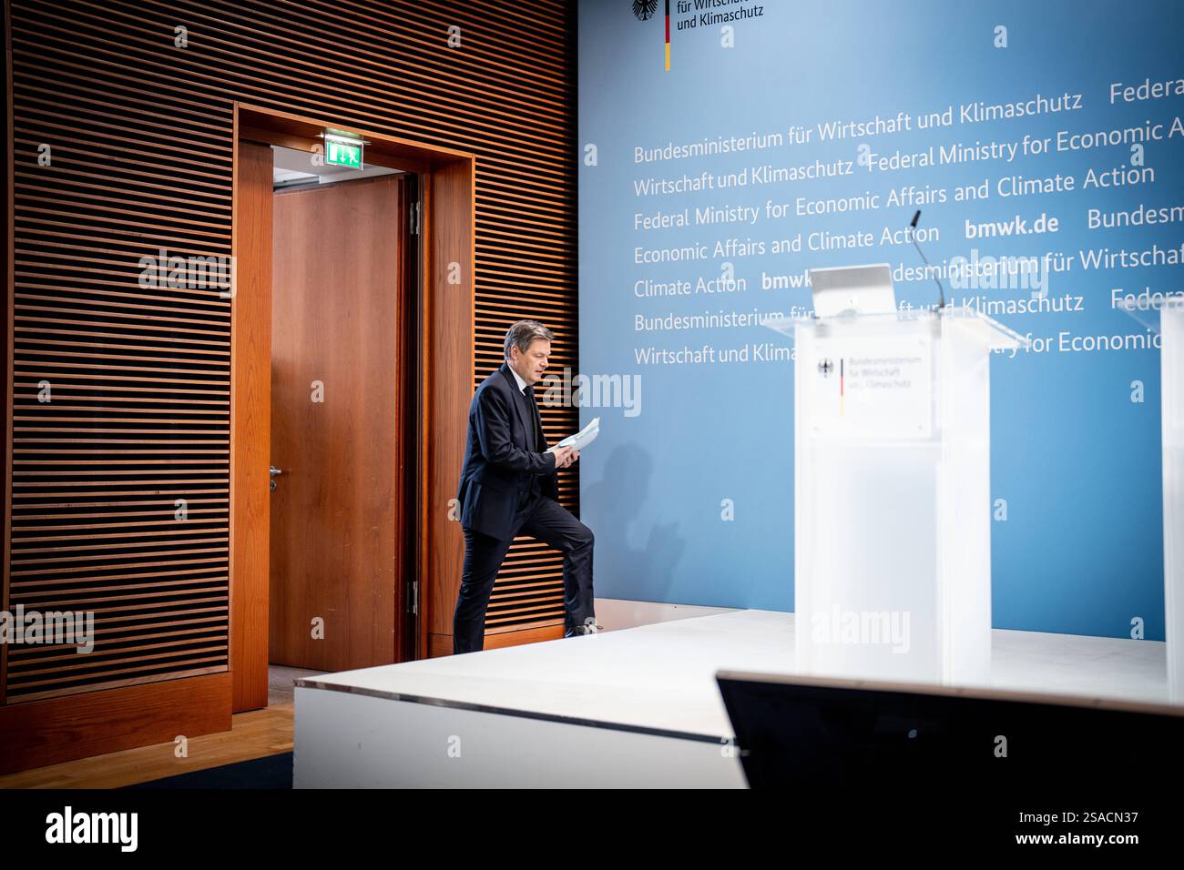 Vorstellung Jahreswirtschaftsbericht 2025 durch Robert Habeck ...