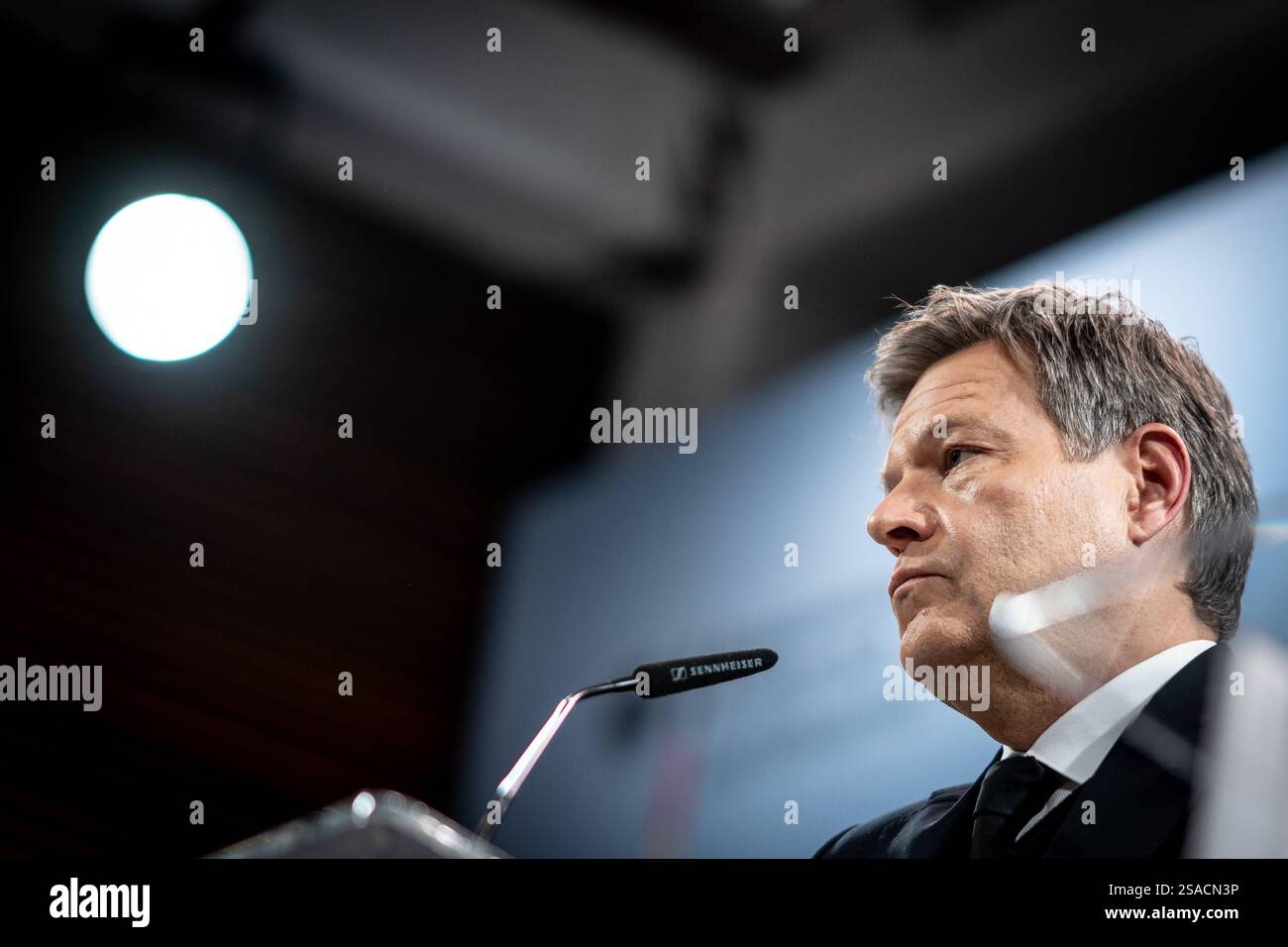 Vorstellung Jahreswirtschaftsbericht 2025 durch Robert Habeck ...