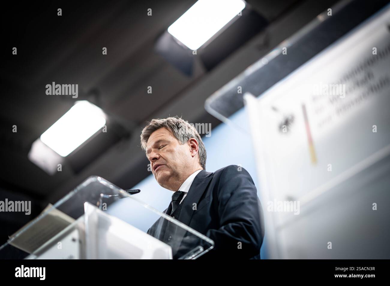 Vorstellung Jahreswirtschaftsbericht 2025 durch Robert Habeck ...