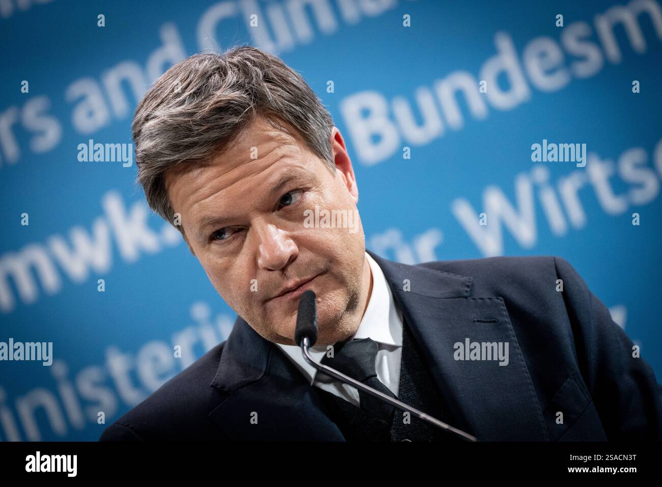 Vorstellung Jahreswirtschaftsbericht 2025 durch Robert Habeck, Bundesminister für Wirtschaft und ...