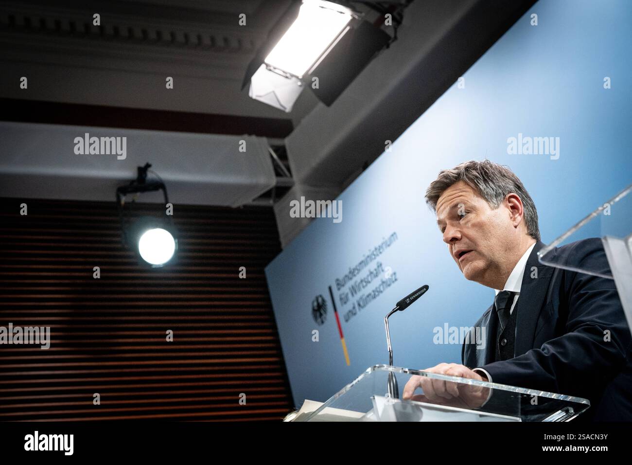 Vorstellung Jahreswirtschaftsbericht 2025 durch Robert Habeck ...