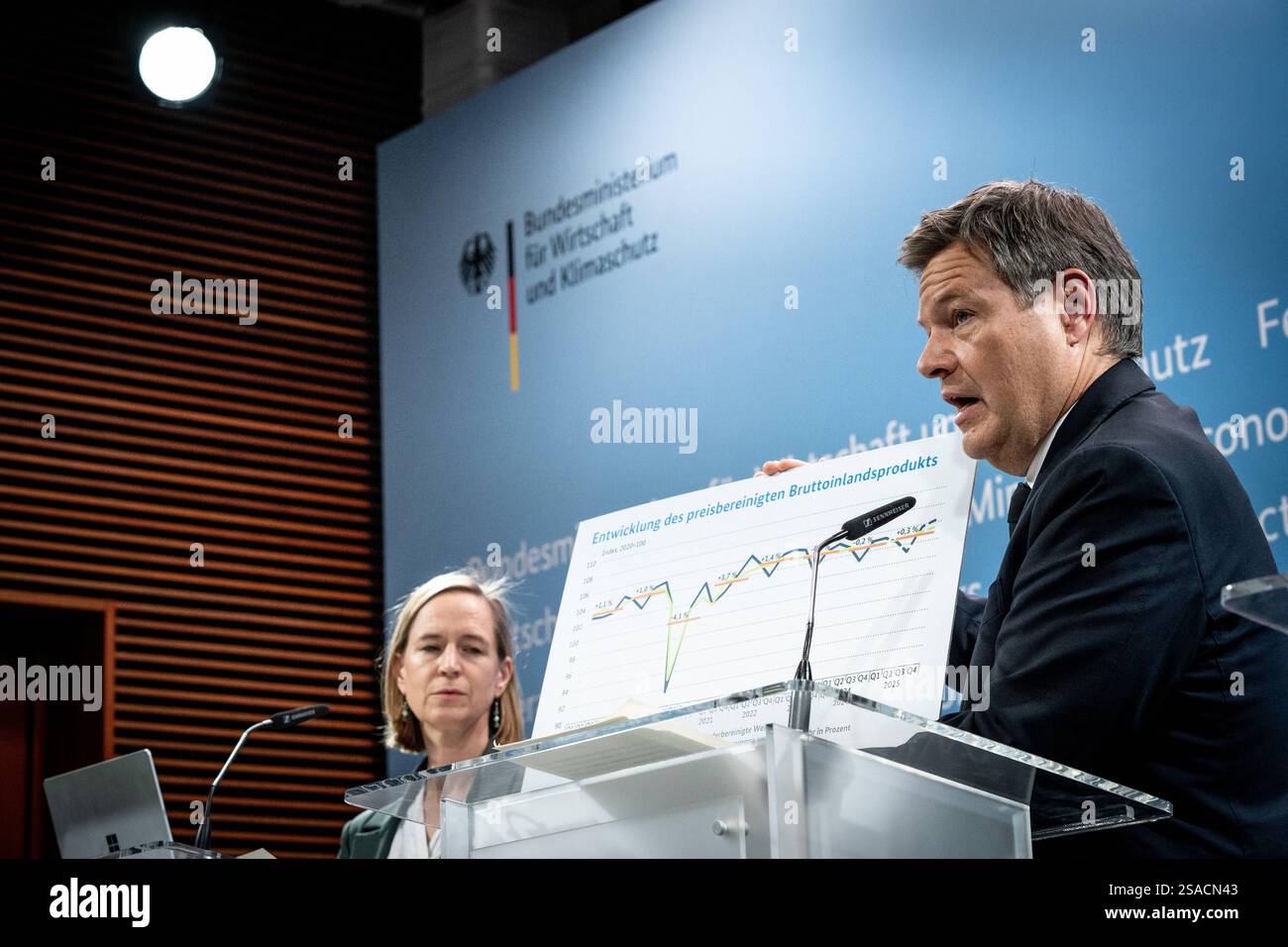 Vorstellung Jahreswirtschaftsbericht 2025 durch Robert Habeck ...