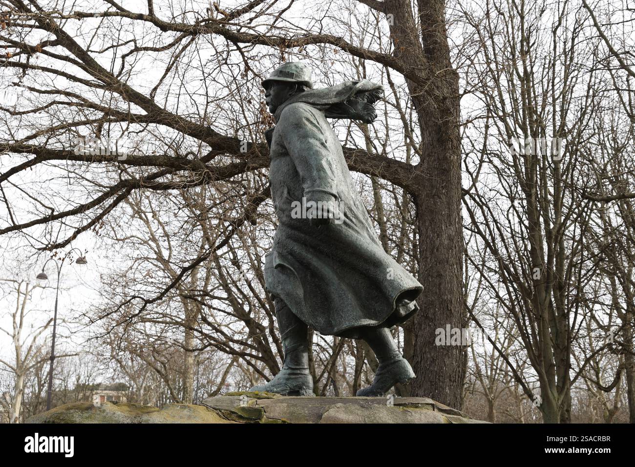 Statue of Clemenceau by Francois Cogne (François Cogné) in the Champs ...