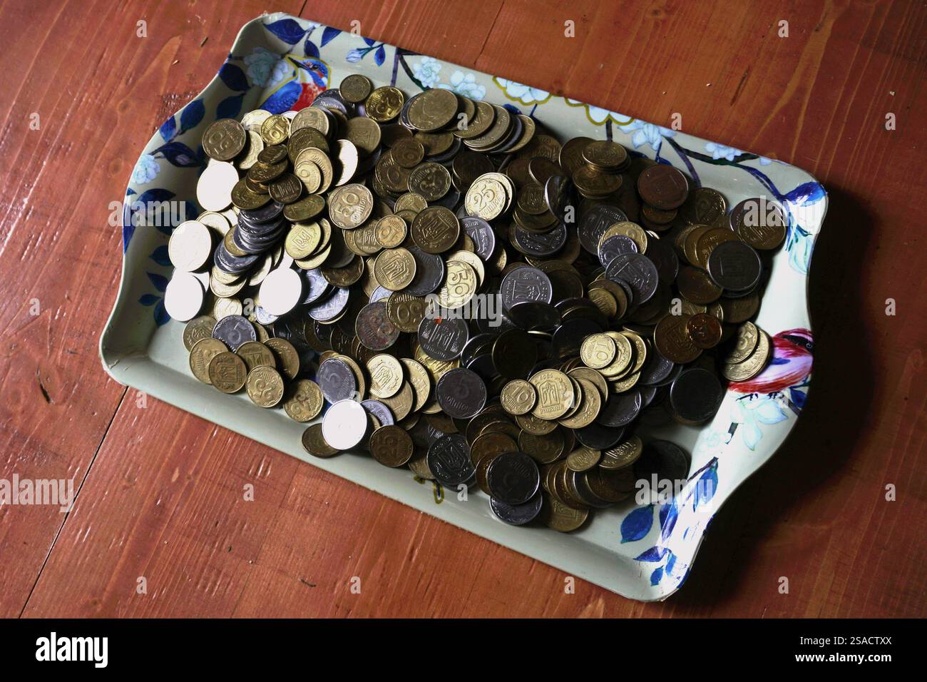 Large pile gold coins hi-res stock photography and images - Alamy