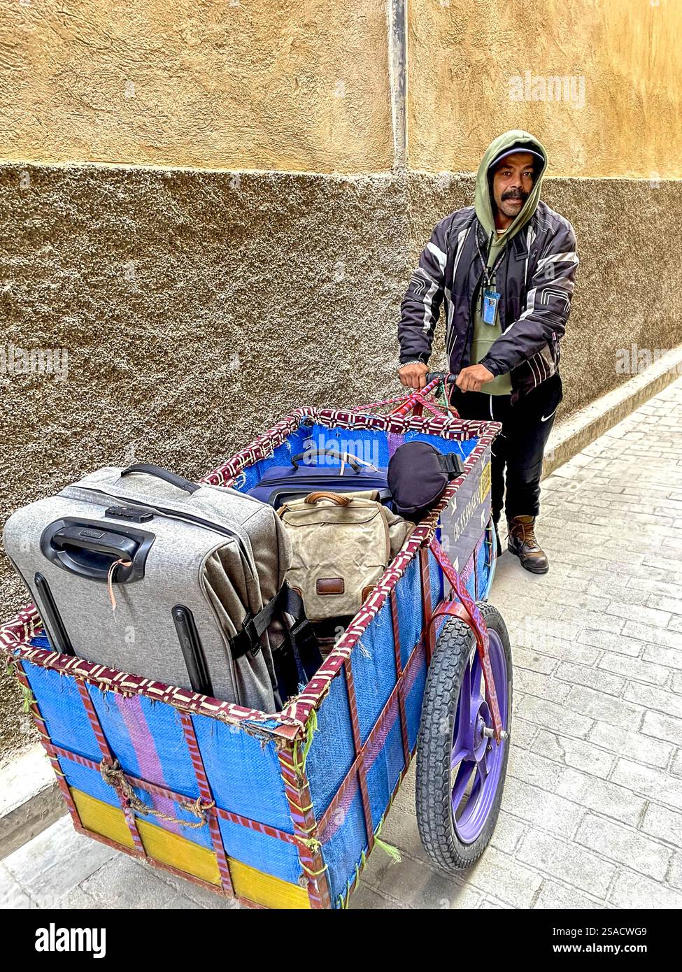 Porter with cart and luggage in Fes medina, Morocco Stock Photo - Alamy