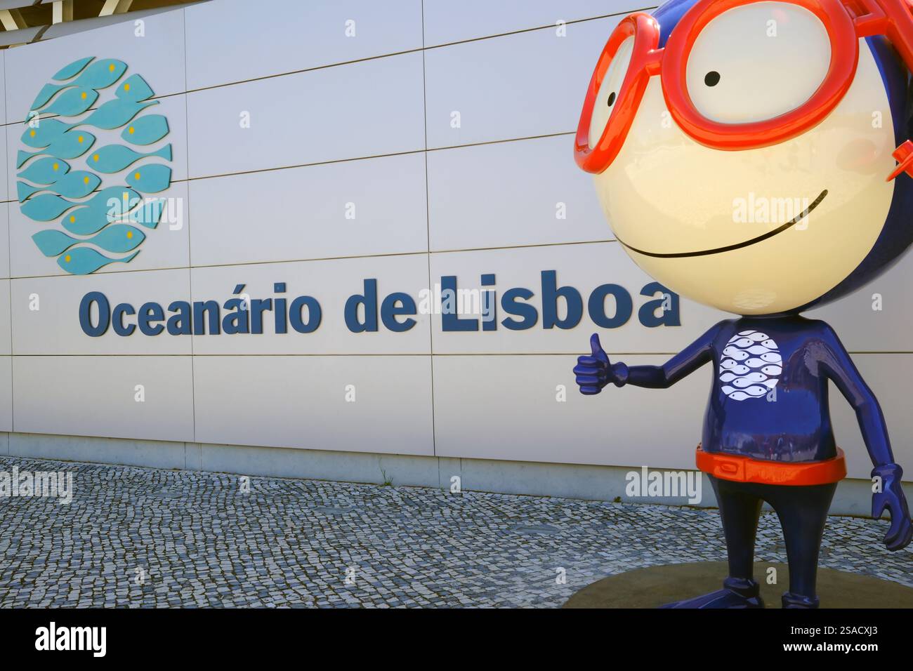 Lisbon Oceanarium, the second largest oceanarium in the world and the ...