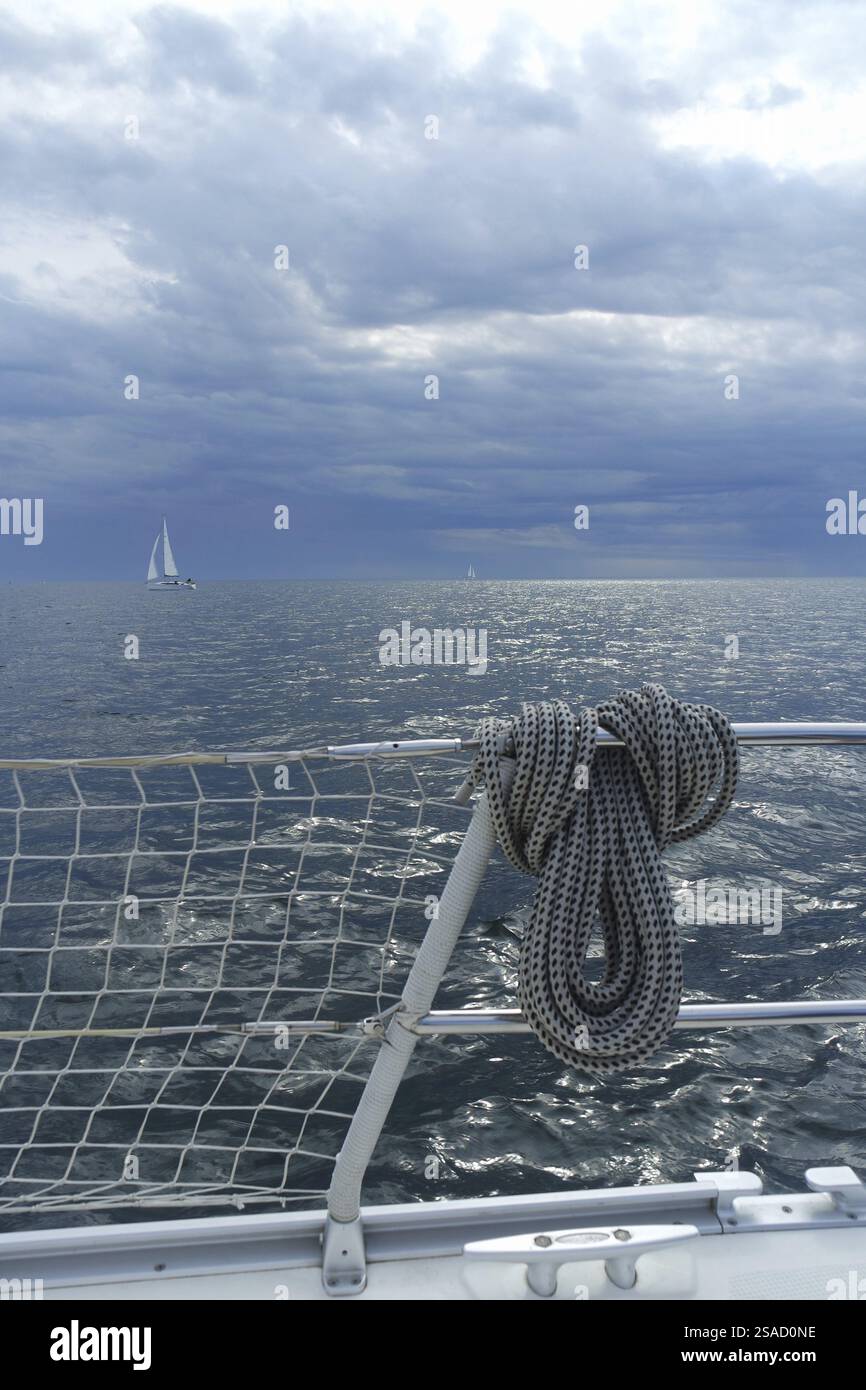 Mooring line on the railing of a sailing yacht Stock Photo - Alamy