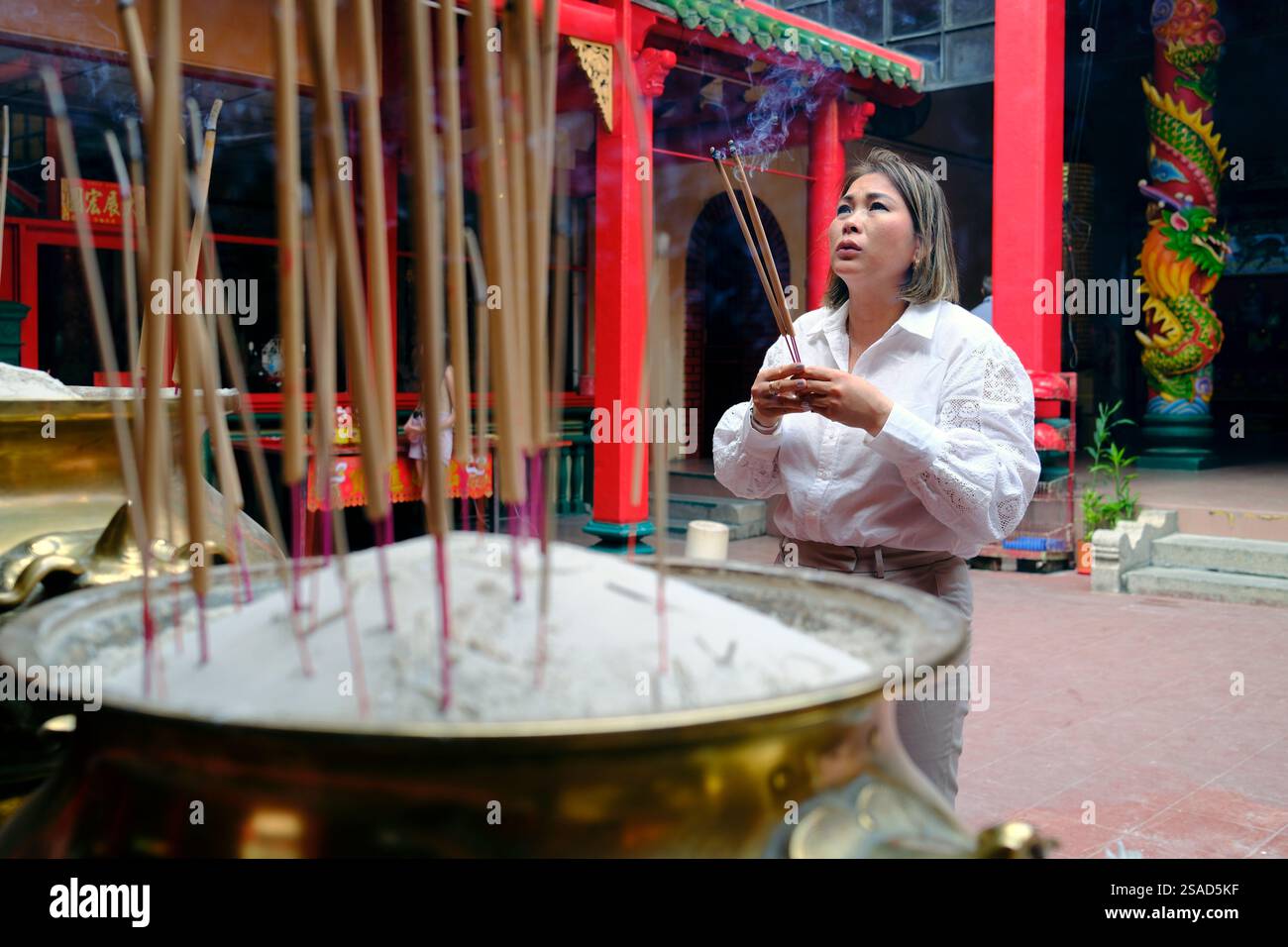 Guan Di chinese Temple in Chinatown. Offerings and prayer to the temple ...