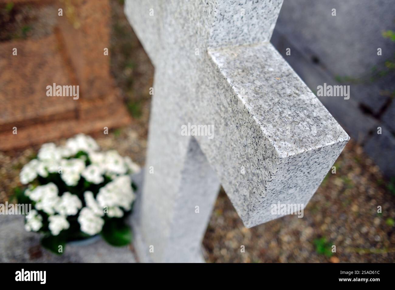 Granite cross on a grave. Cemetery Stock Photo - Alamy