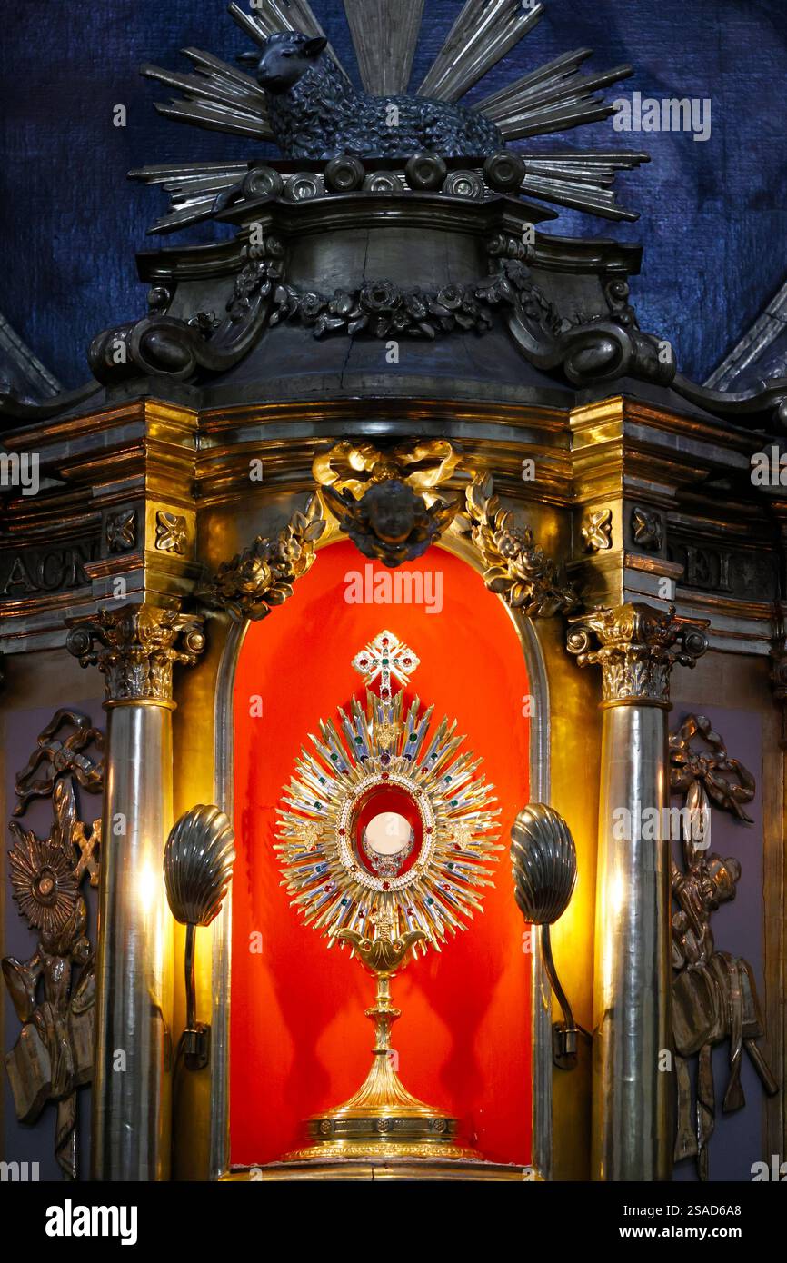 Carmelite Church of St. Joseph. Eucharist (Blessed Sacrament) inside ...