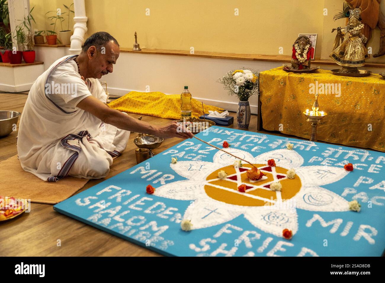 Yantra puja for world peace, Sivananda Vedanta yoga center, Paris ...