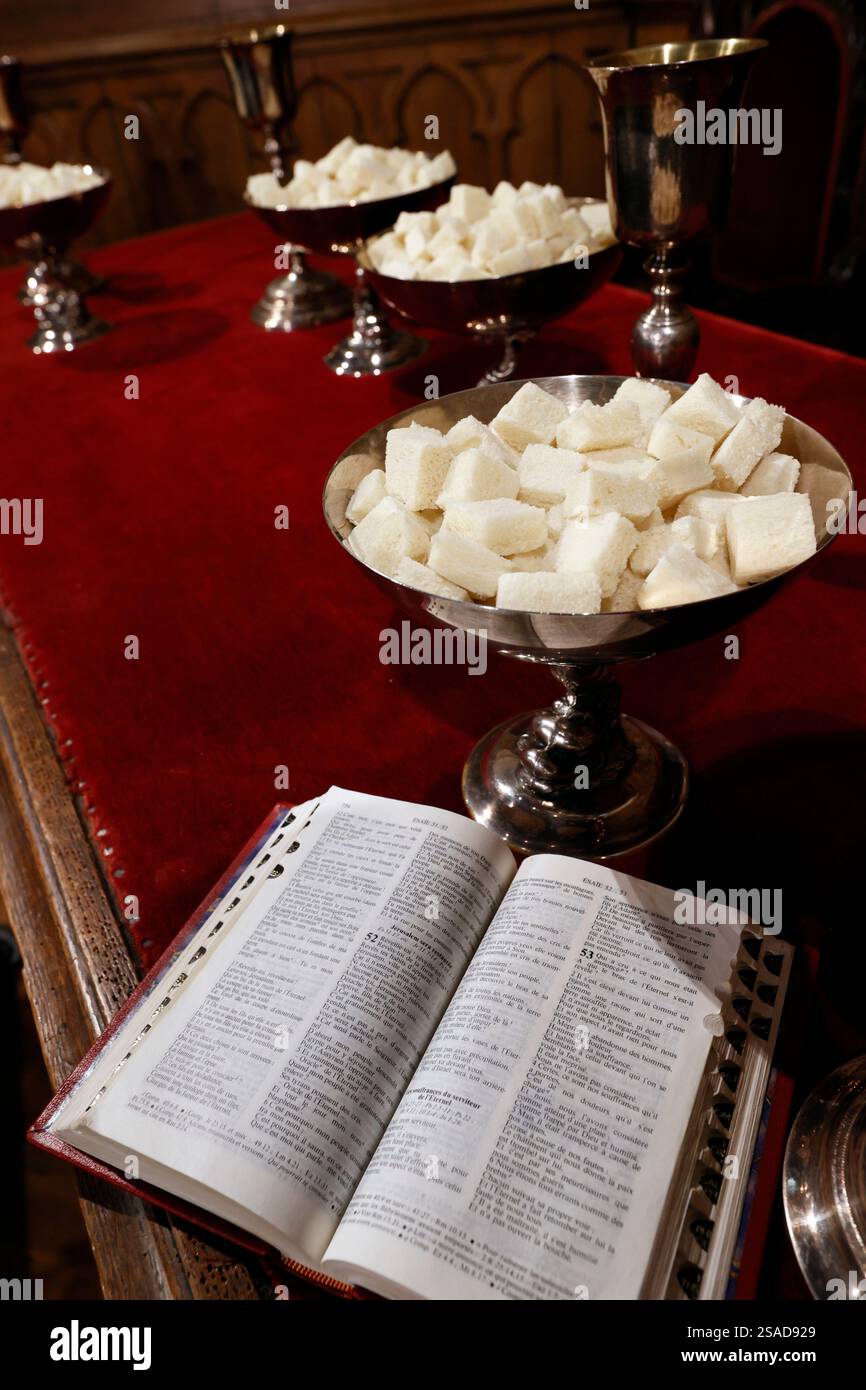 Protestant church. Bible, vine and bread on altar. Communion in memory ...