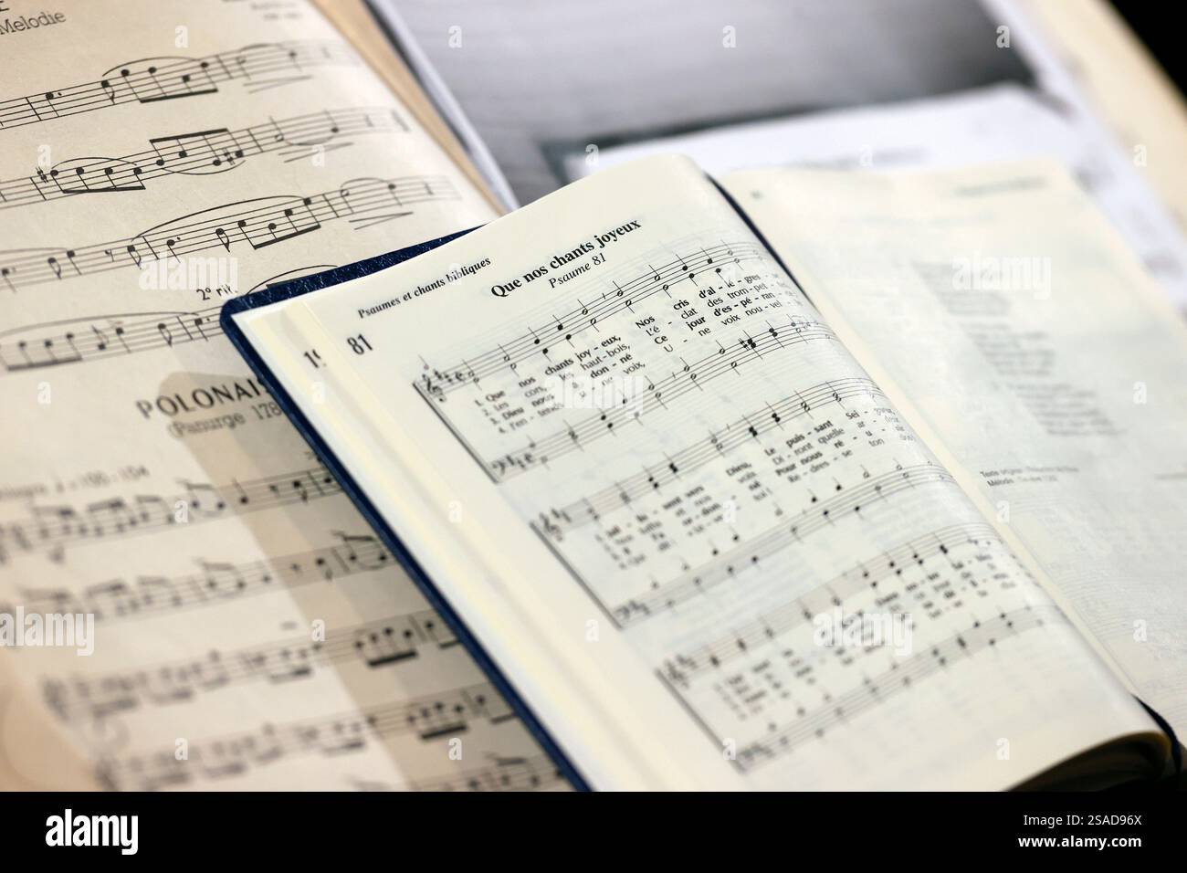 Protestant church. Alleluia, a protestant Praise and Worship Songbook ...