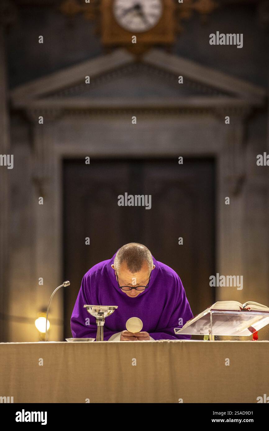 Ash wednesday celebration in Saint Philippe du Roule church, Paris ...