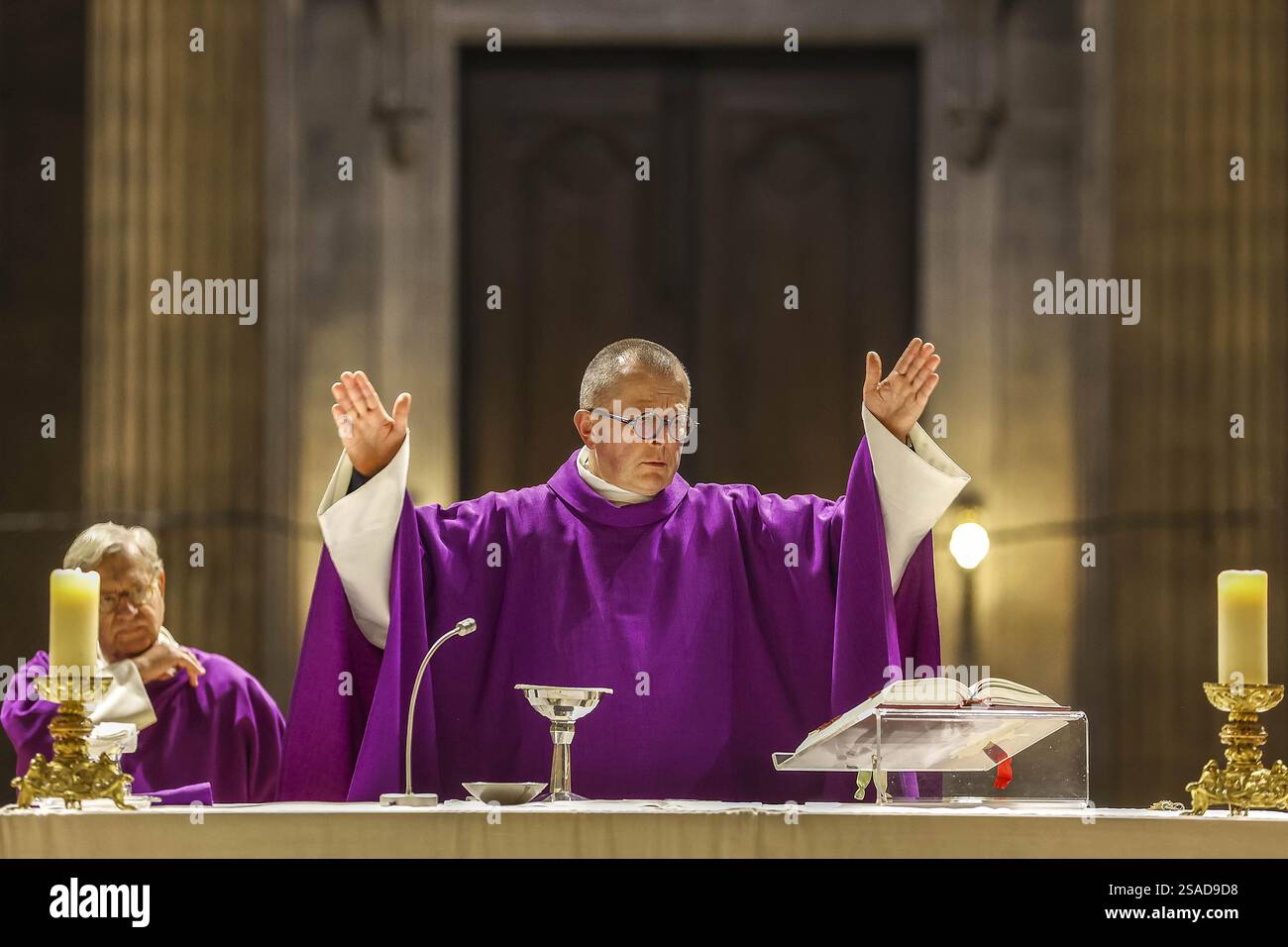 Ash wednesday celebration in Saint Philippe du Roule church, Paris ...