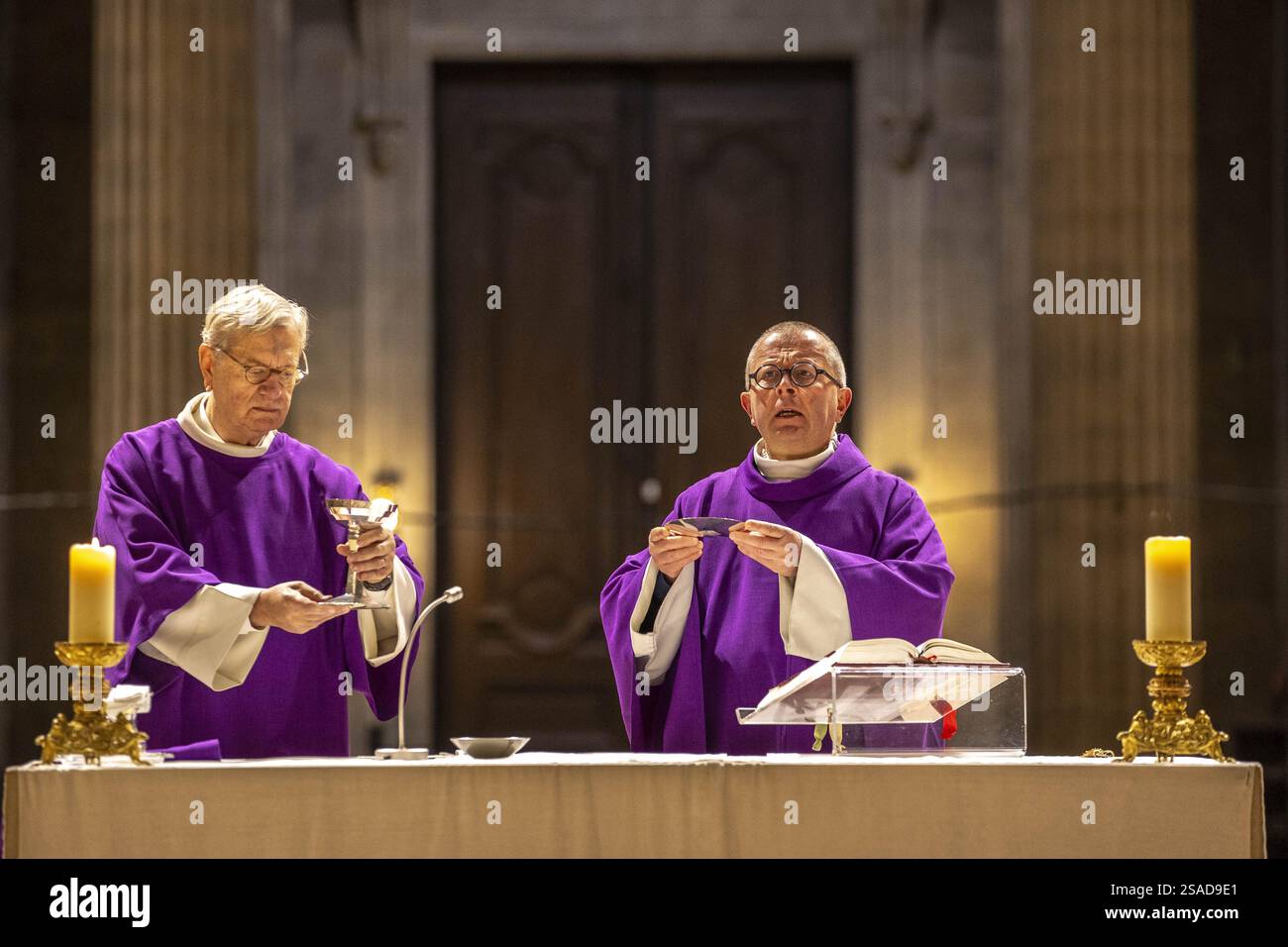 Ash wednesday celebration in Saint Philippe du Roule church, Paris ...