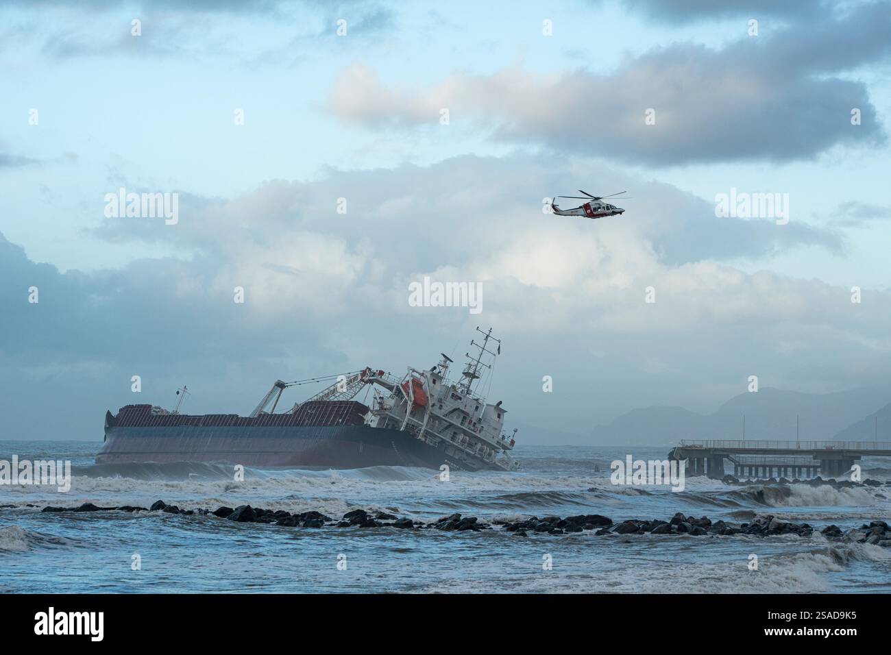 Accident in Marina di Massa (Massa Carrara) where the Guang Rong ship ...