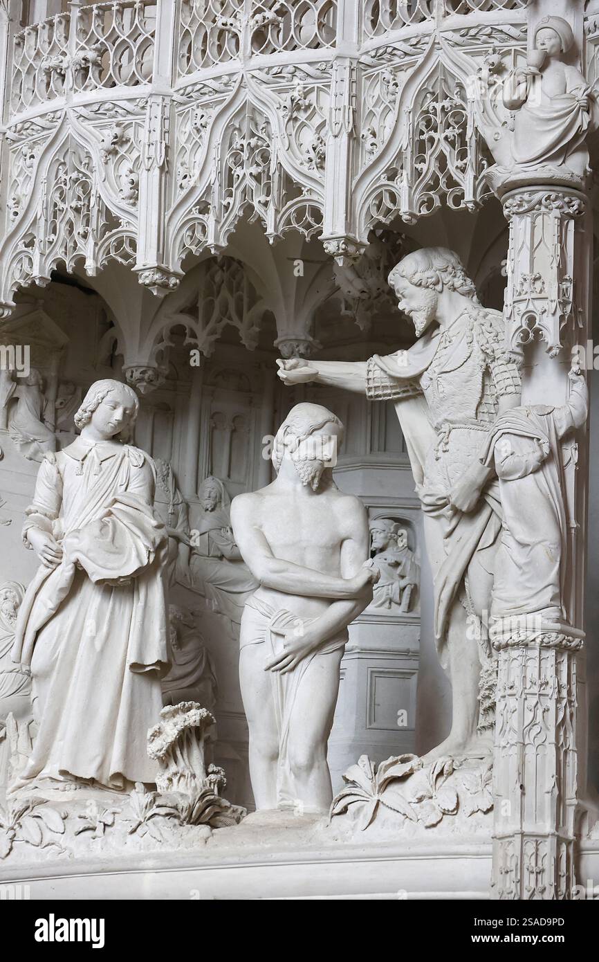Notre Dame catholic cathedral, Chartres, France. Ambulatory sculptures ...
