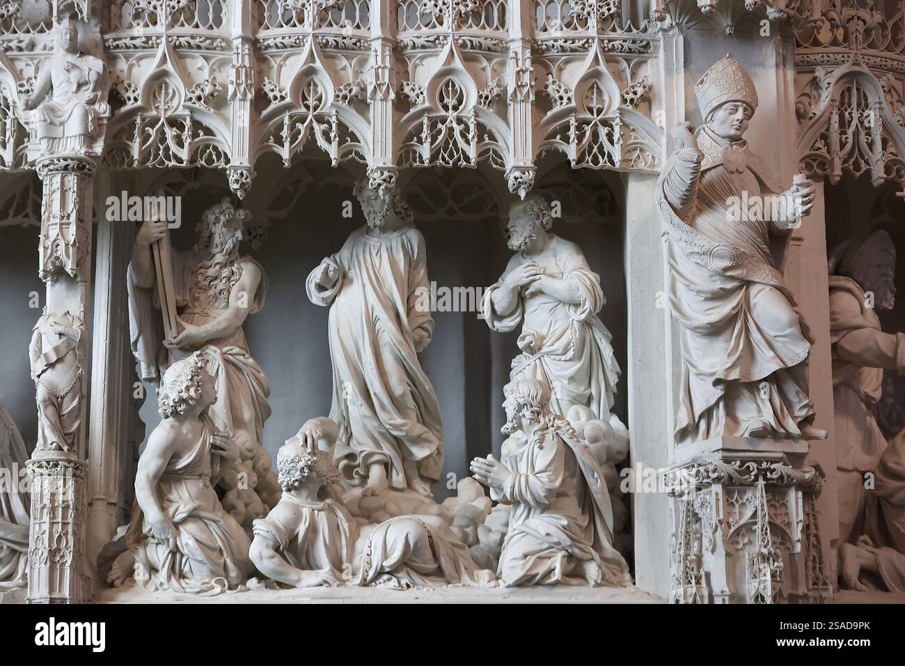 Notre Dame catholic cathedral, Chartres, France. Ambulatory sculptures ...