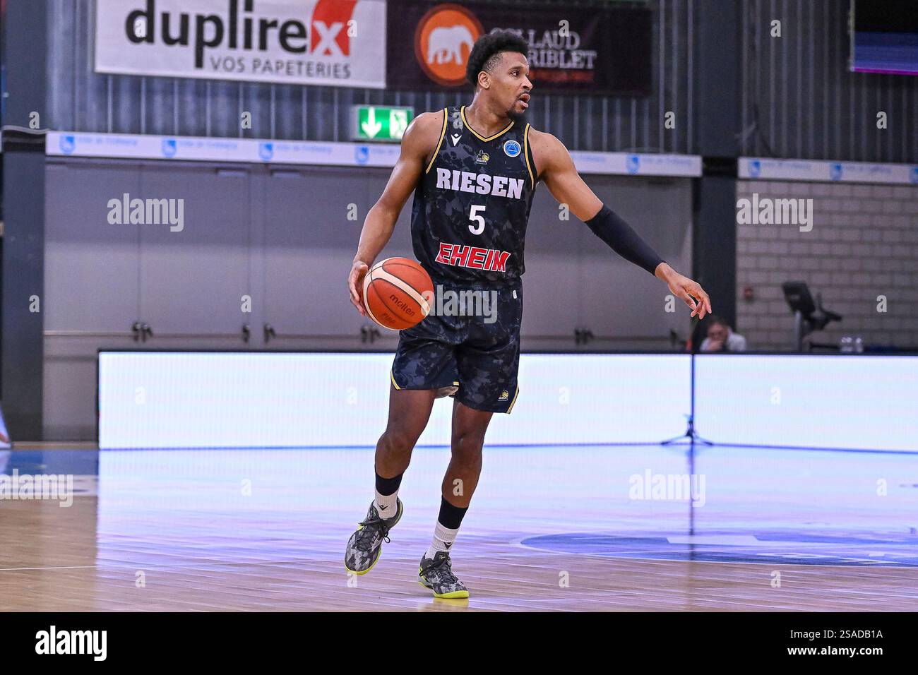 Justin Simon (MHP Riesen Ludwigsburg, #05) SUI, Fribourg Olympic Basket ...