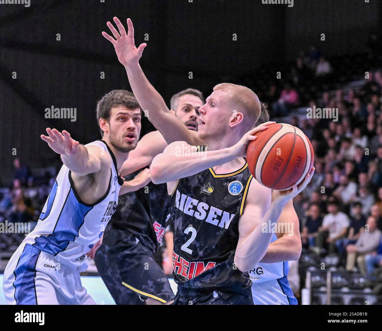 Jacob Patrick (MHP Riesen Ludwigsburg, #02) am Ball. SUI, Fribourg ...