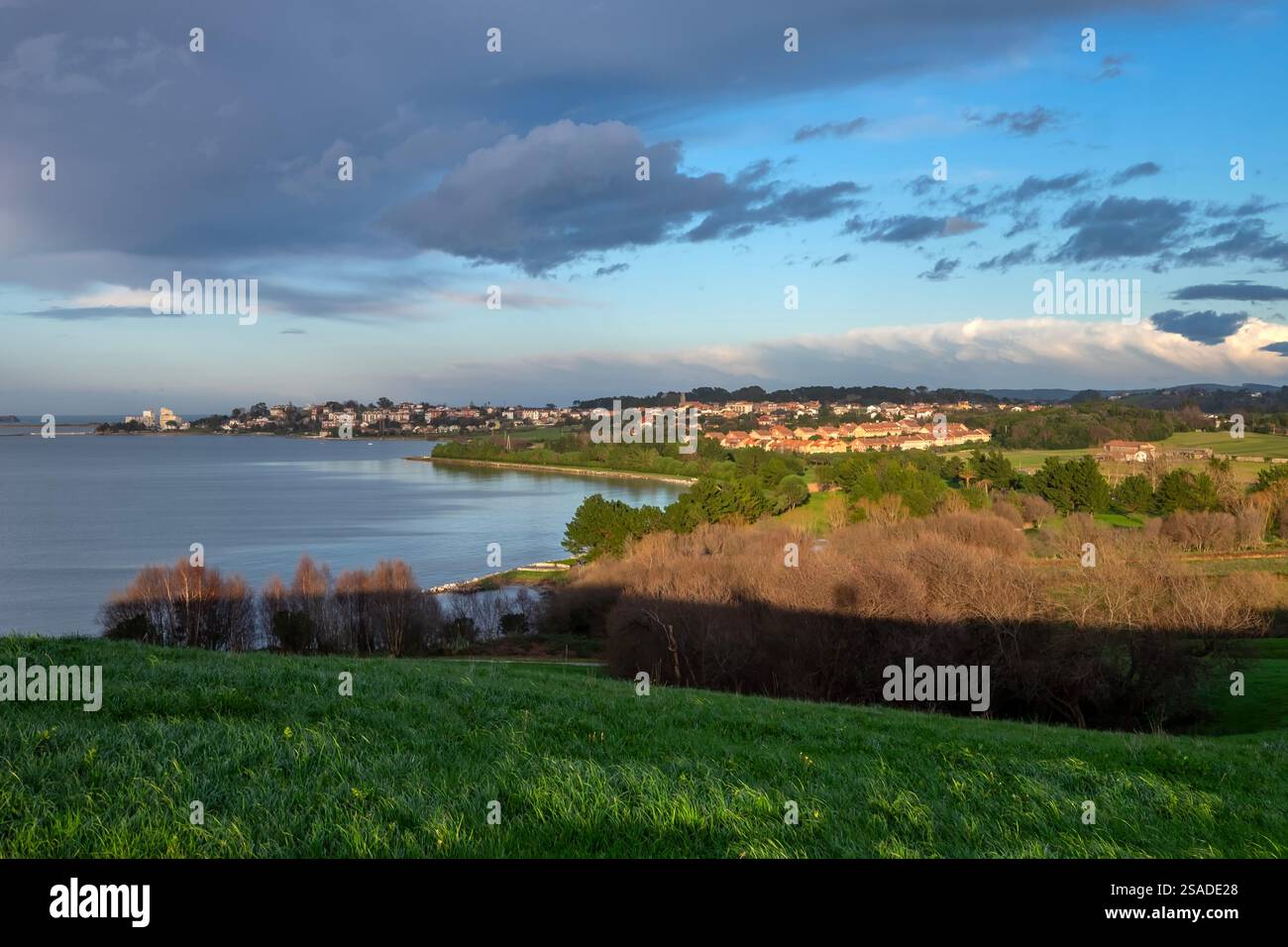 Boats bay santander hi-res stock photography and images - Alamy