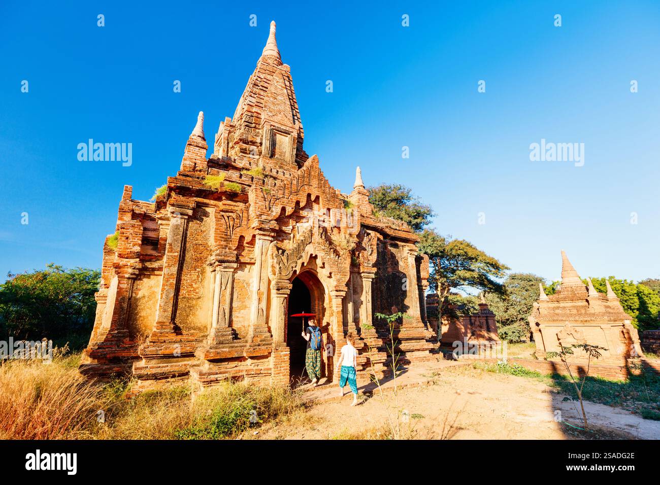 Family of mother and daughter visiting ancient temple in Bagan ...