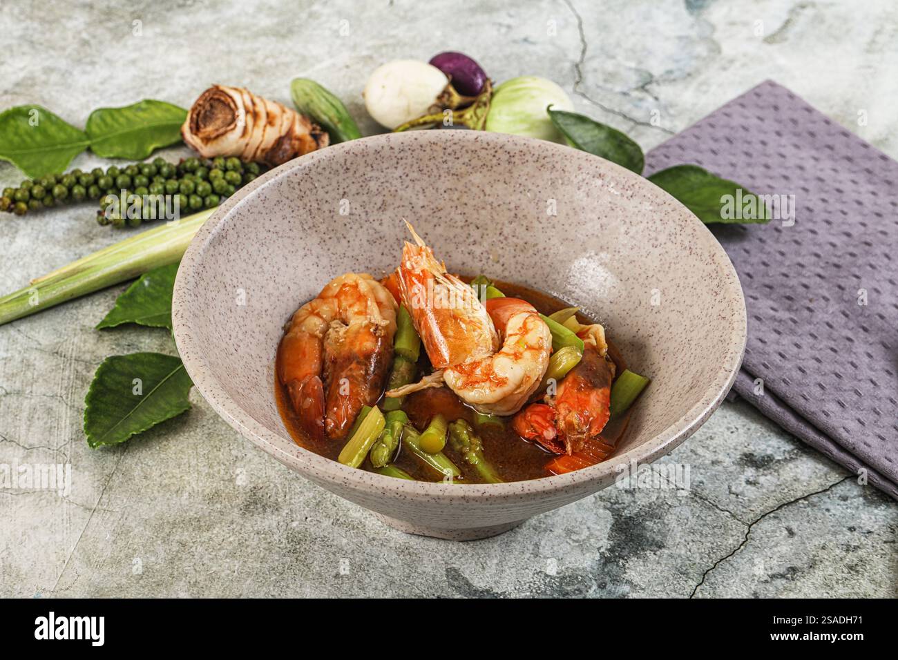 Asian cuisine Prawn with asparagus and spices Stock Photo - Alamy