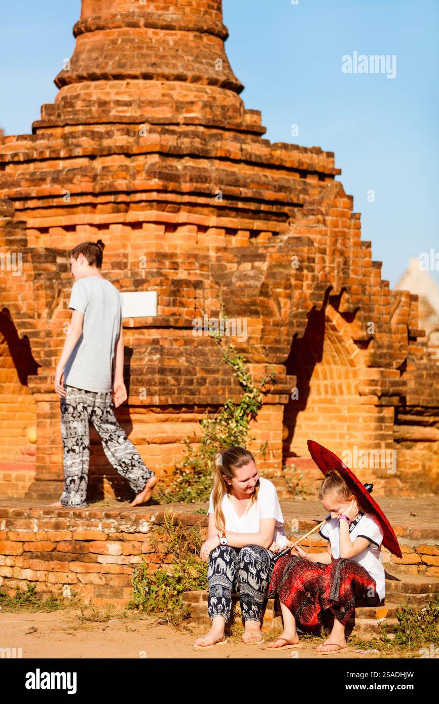 Family of mother and kids visiting ancient temples in Bagan ...